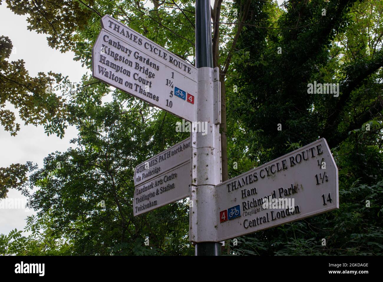 Signpost showing he Thames Cycle Route with directions to Ham, Richmond ...