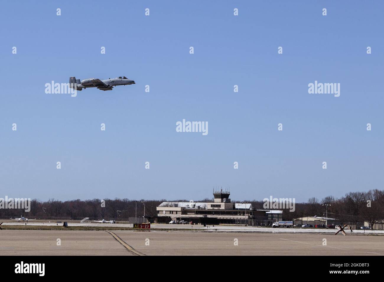 Five A-10 Thunderbolt IIs from the 104th Fighter Squadron, Maryland Air ...
