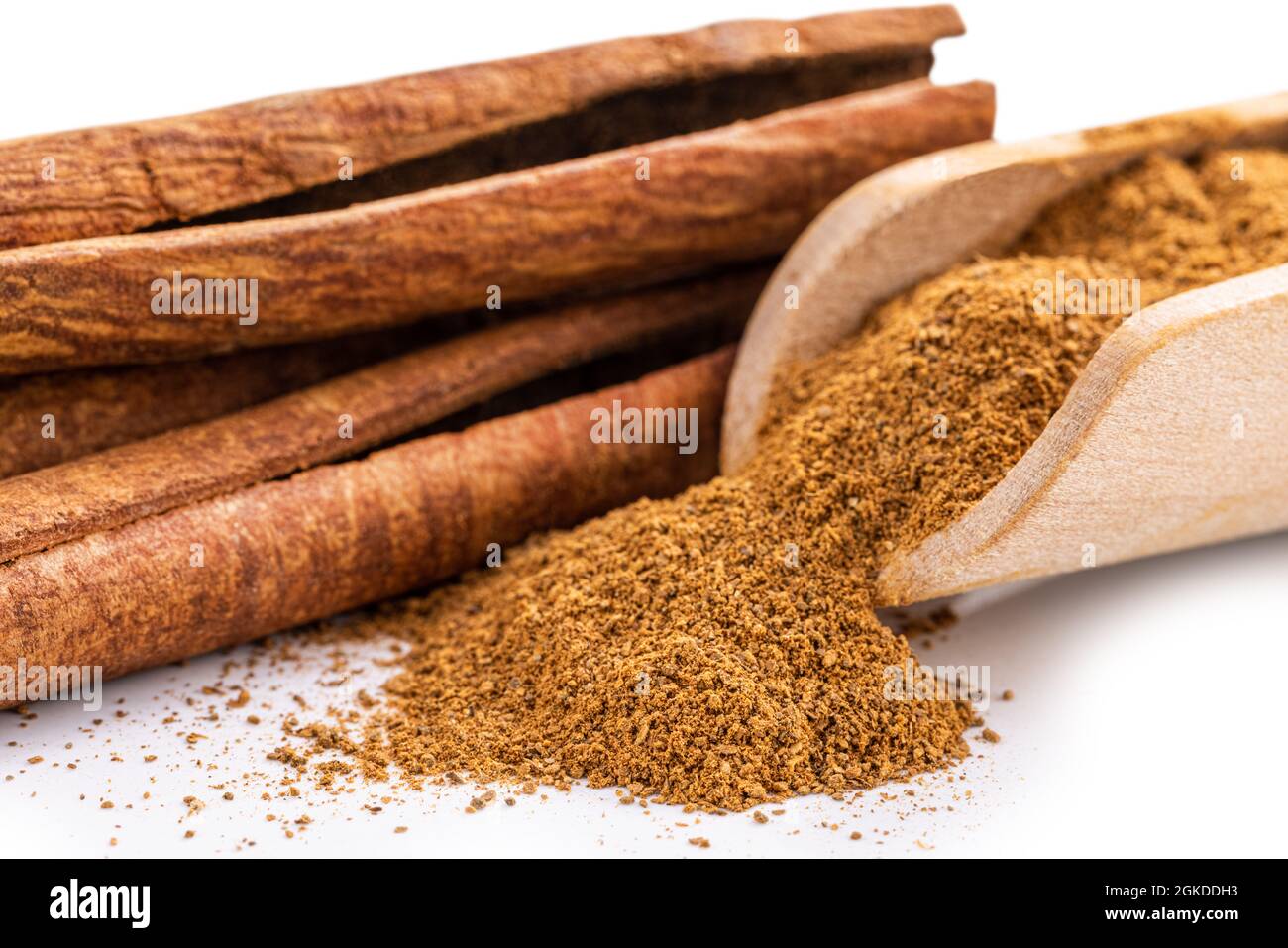 Cinnamon sticks and powder isolated on white background. Clipping path ...