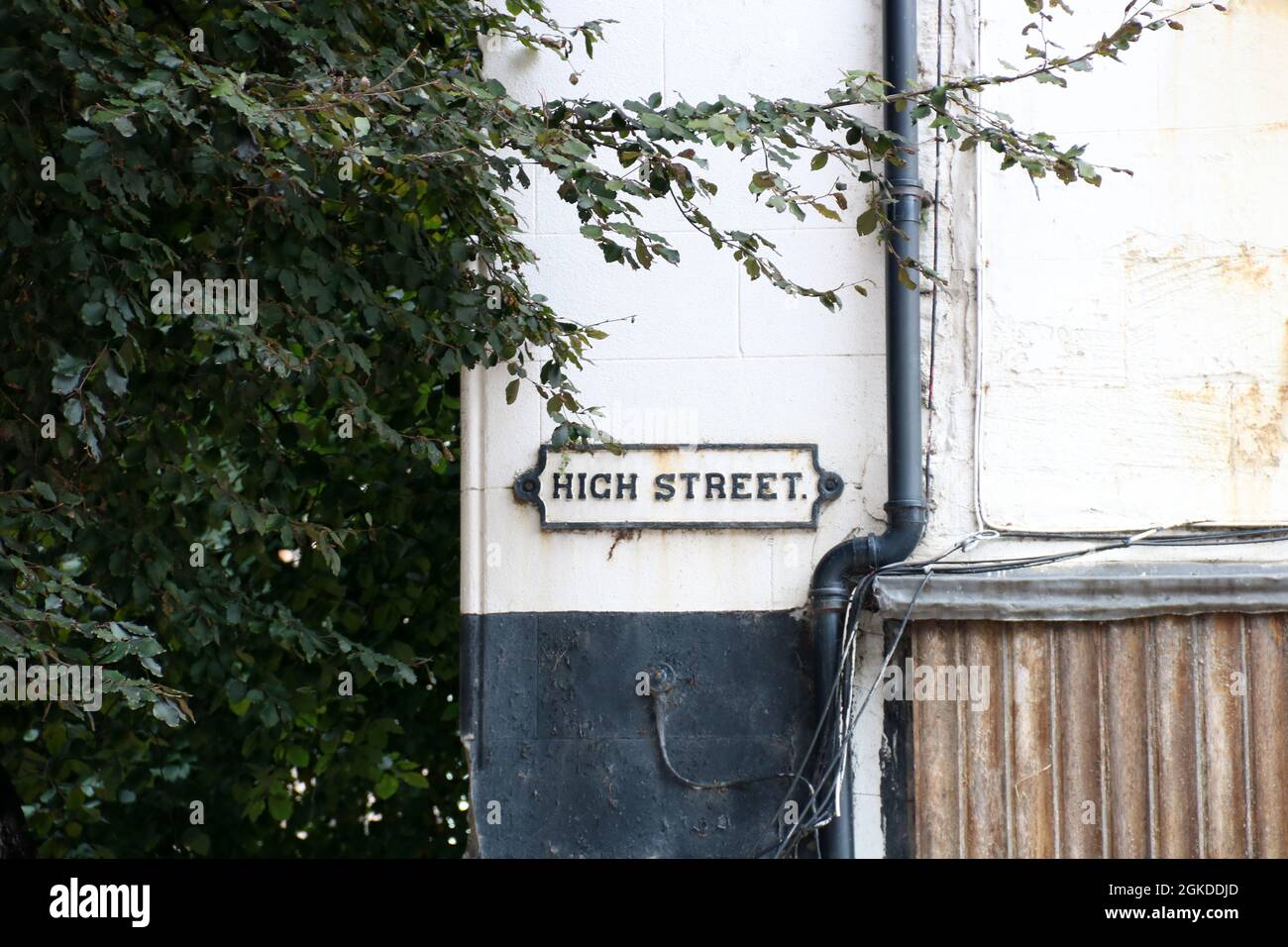 Rundown high street hi-res stock photography and images - Alamy