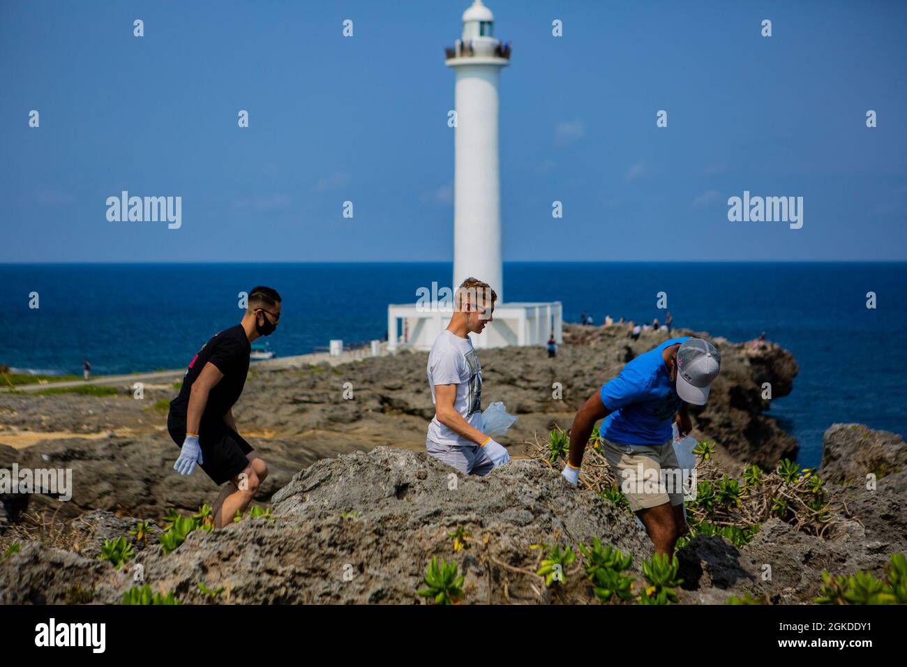Marines volunteering hi-res stock photography and images - Alamy