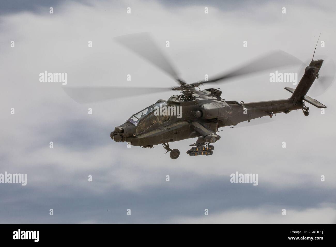 Apache live fire hi-res stock photography and images - Alamy