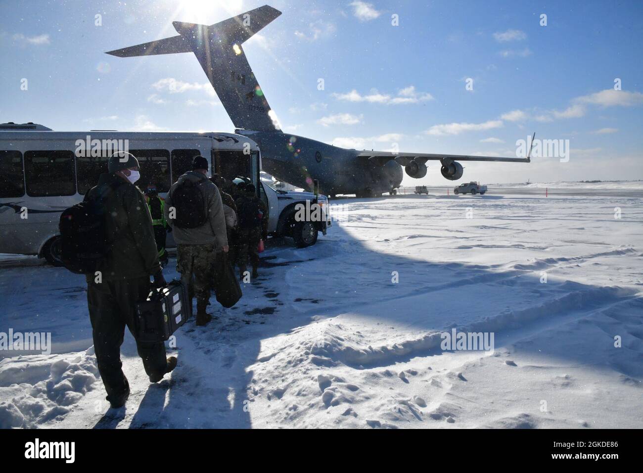 Members from the Minnesota Air National Guard’s 148th Fighter Wing ...