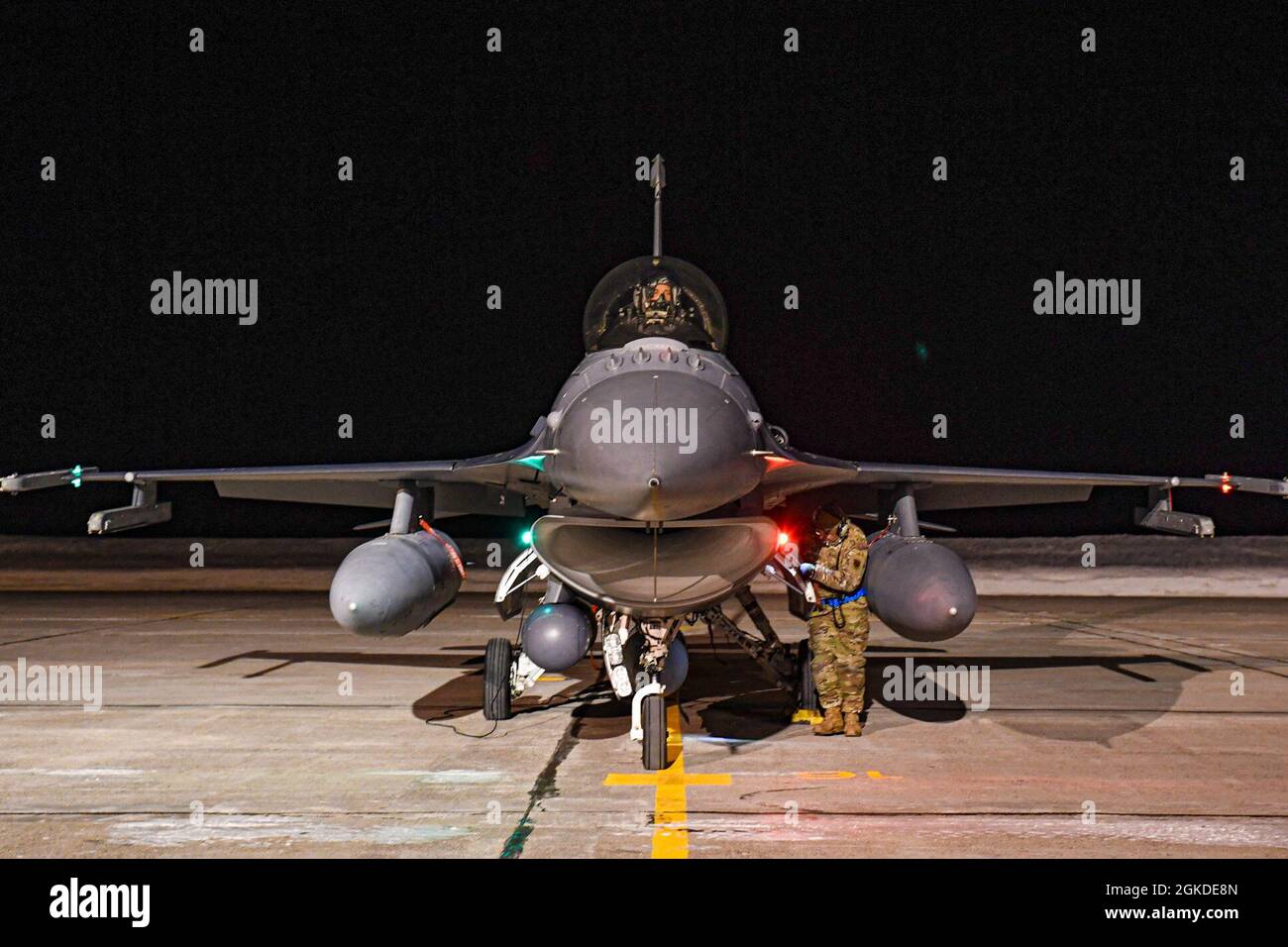 Five F-16 Fighting Falcon jets from 140th Wing Colorado arrives at 5 ...