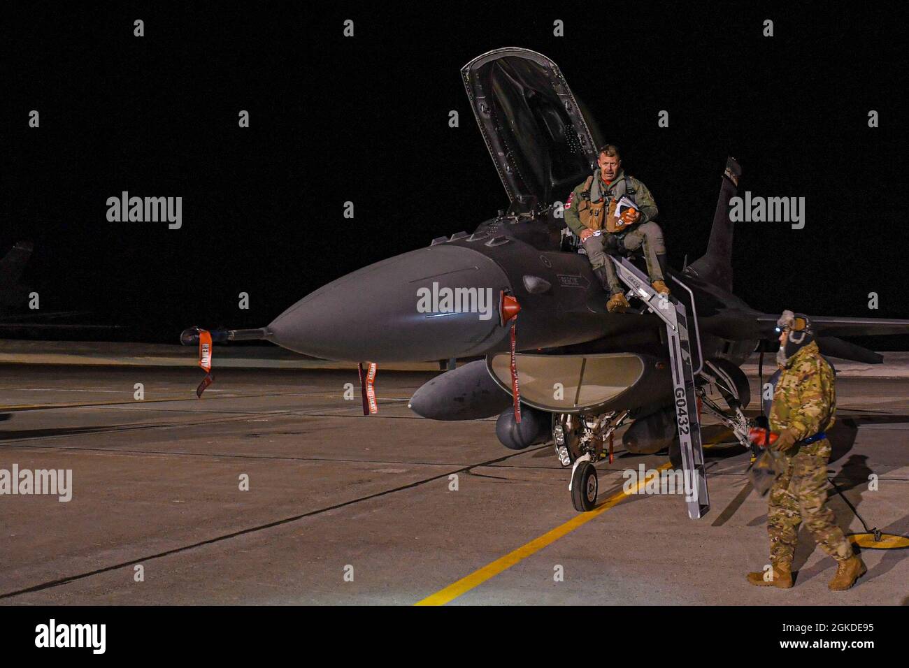 Five F-16 Fighting Falcon jets from 140th Wing Colorado arrives at 5 ...