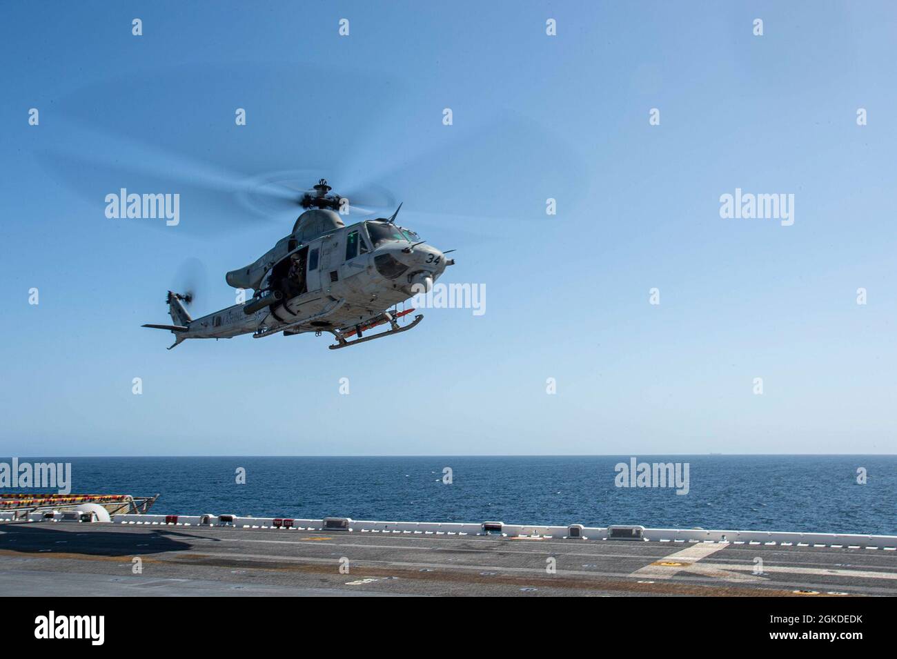 PACIFIC OCEAN (March 20, 2021) A UH-1Y Venom, attached to Marine Medium ...