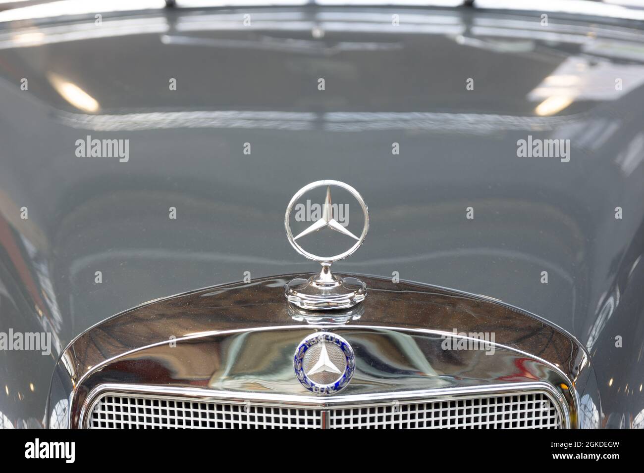 Old mercedes benz hi-res stock photography and images - Alamy