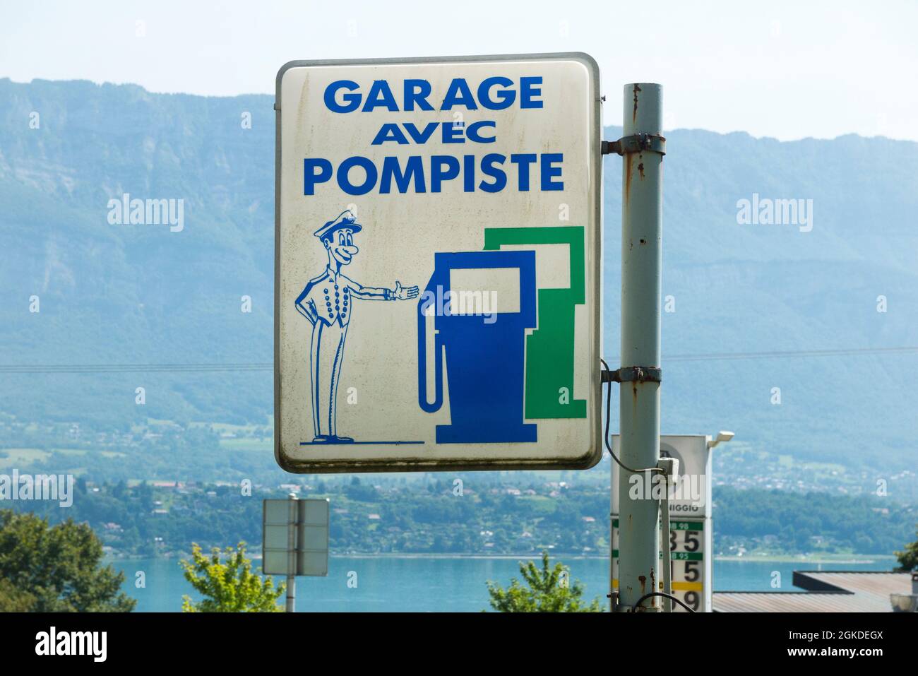 Fuel garage france hi-res stock photography and images - Alamy
