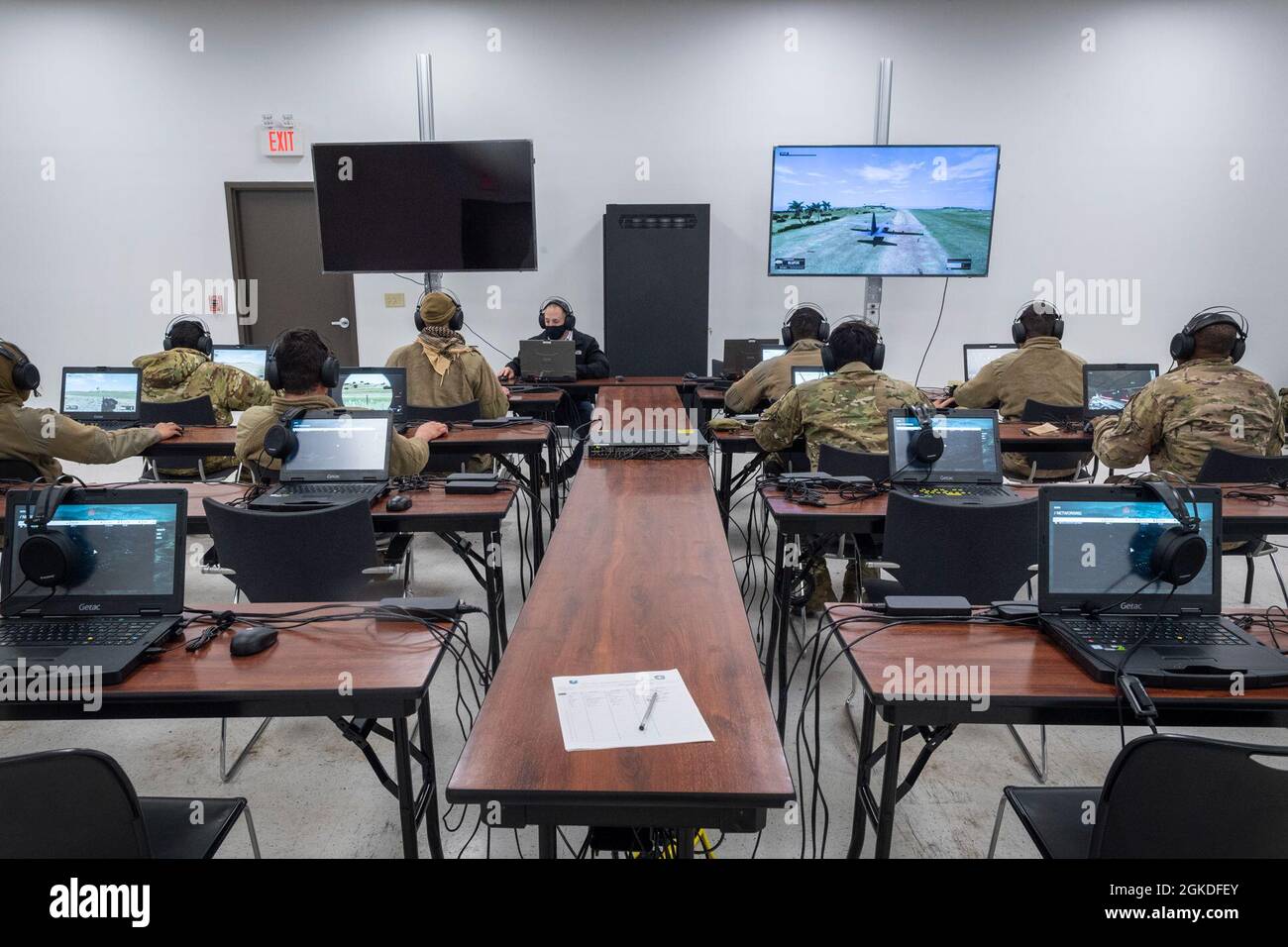 Members of the 822nd Base Defense Squadron use the Virtual Battle Space ...