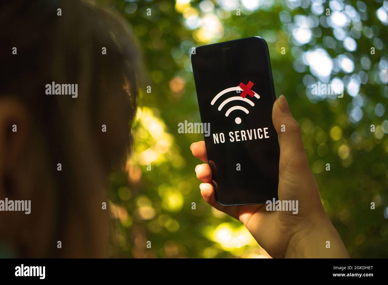 Mobile phone with no service screen in the forest, lost in teh woods ...