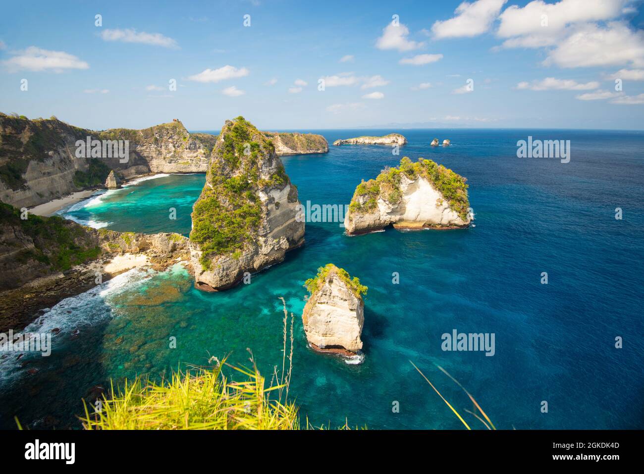 View of a beautiful Thousand Island Viewpoint Nusa Penida, Indonesia ...