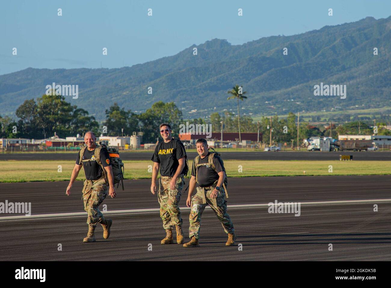 Soldiers from the 25th Combat Aviation Brigade, 25th Infantry Division ...