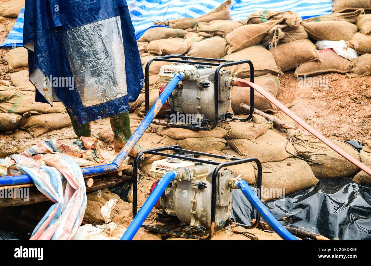 Wet screen operation hi-res stock photography and images - Alamy
