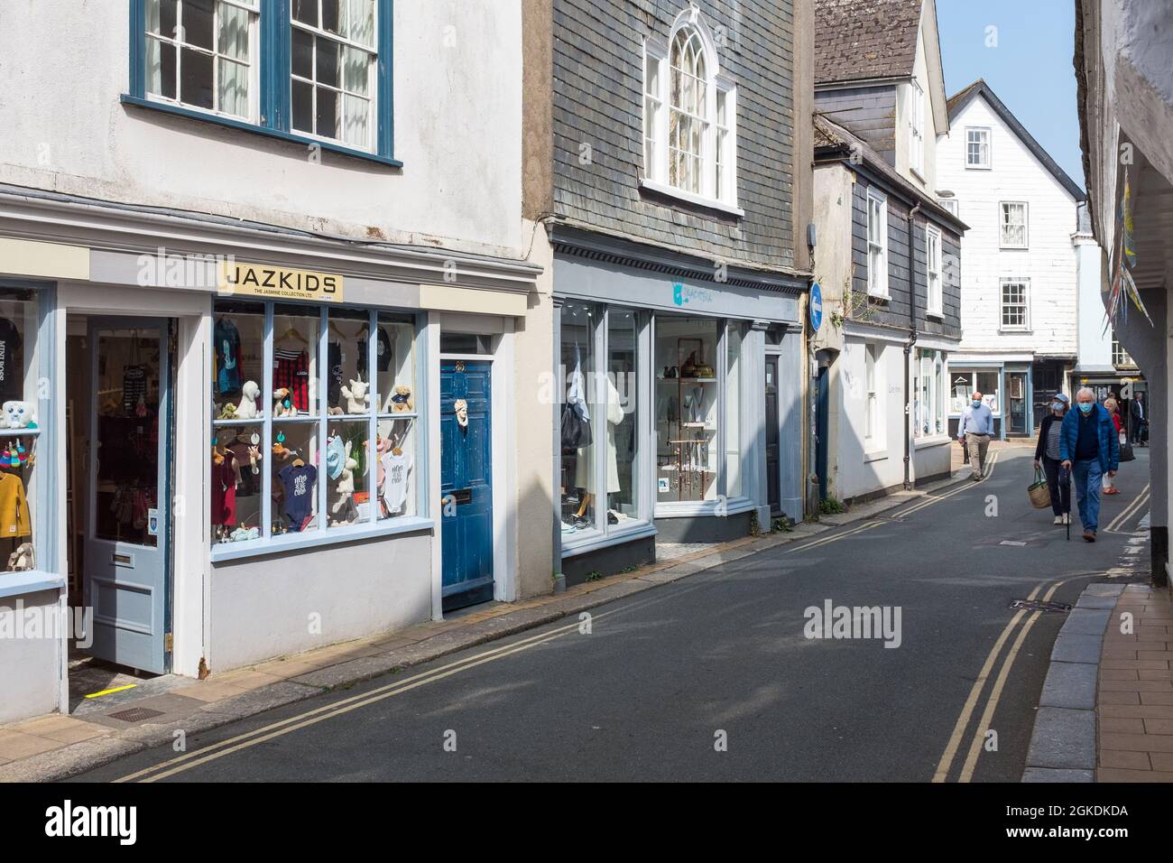 Independent shops and shoppers in Totnes High Street, South Hams, Devon ...