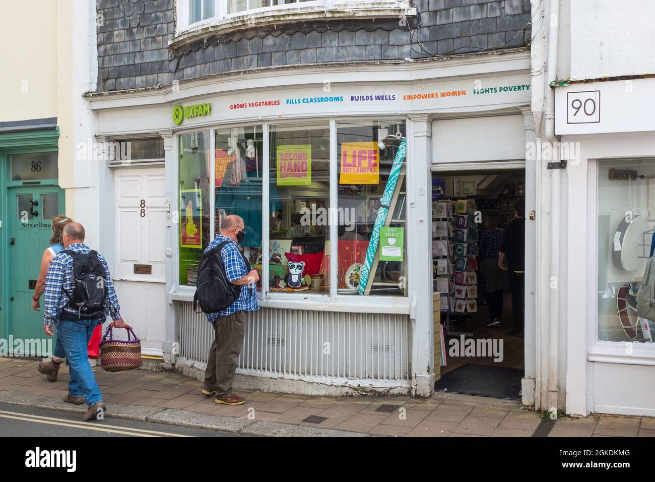 Totnes high street hi-res stock photography and images - Alamy