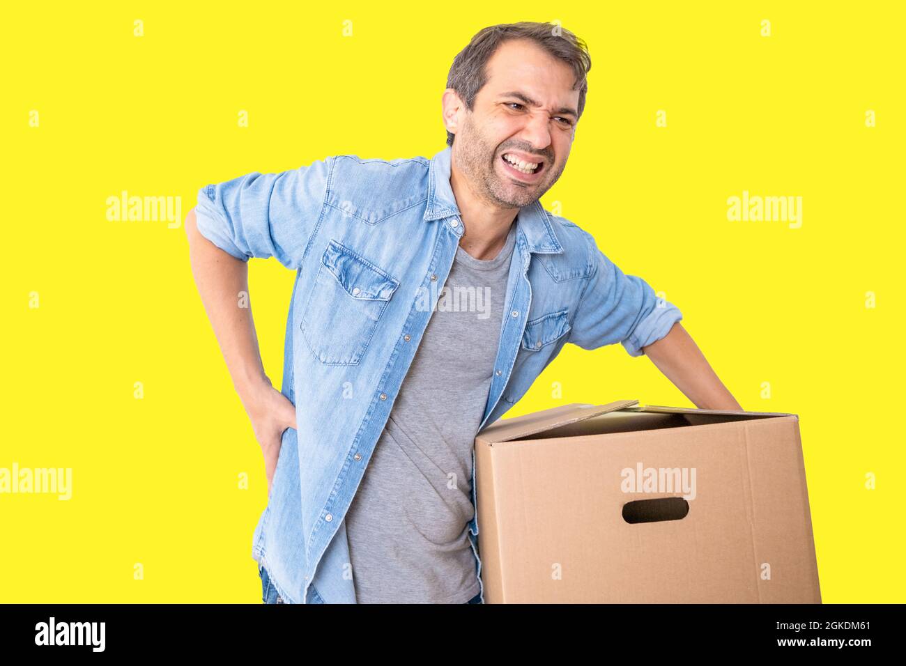Man lifting heavy box hi-res stock photography and images - Alamy