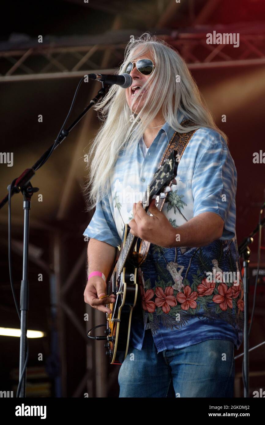 Shawn Lee of Young Gun Silver Fox performing at the Cambridge Club ...