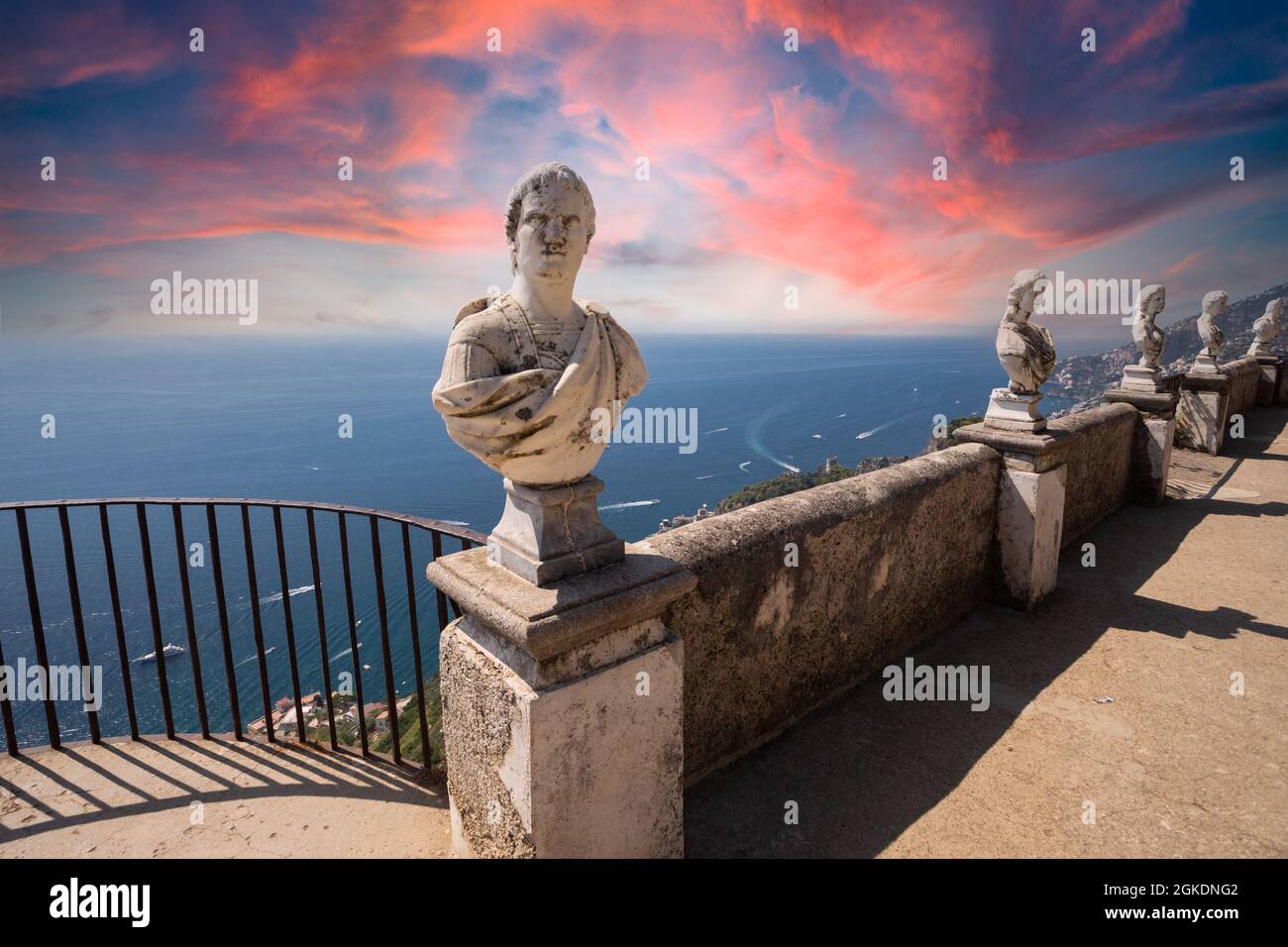 Infinity terrace in villa cimbrone, ravello, amalfi coast Stock Photo ...