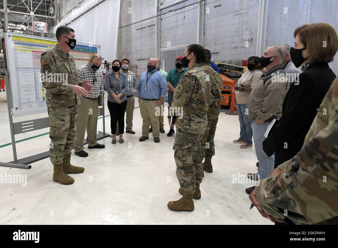 402nd aircraft maintenance group hi-res stock photography and images ...
