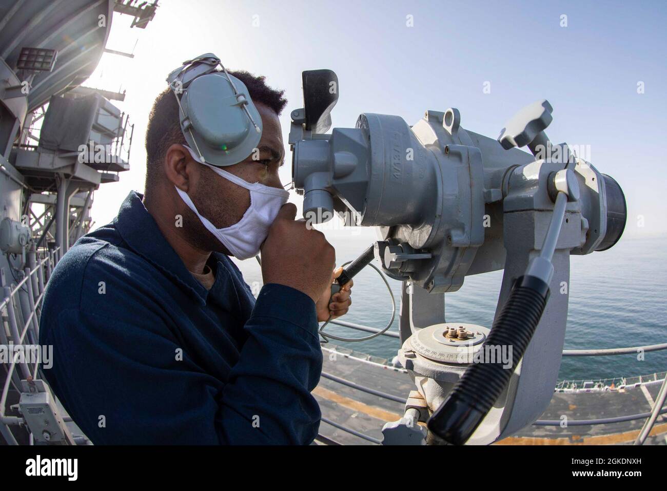 210323-N-LR905-1012 DUQM, Oman (March 23, 2021) – Operations Specialist ...