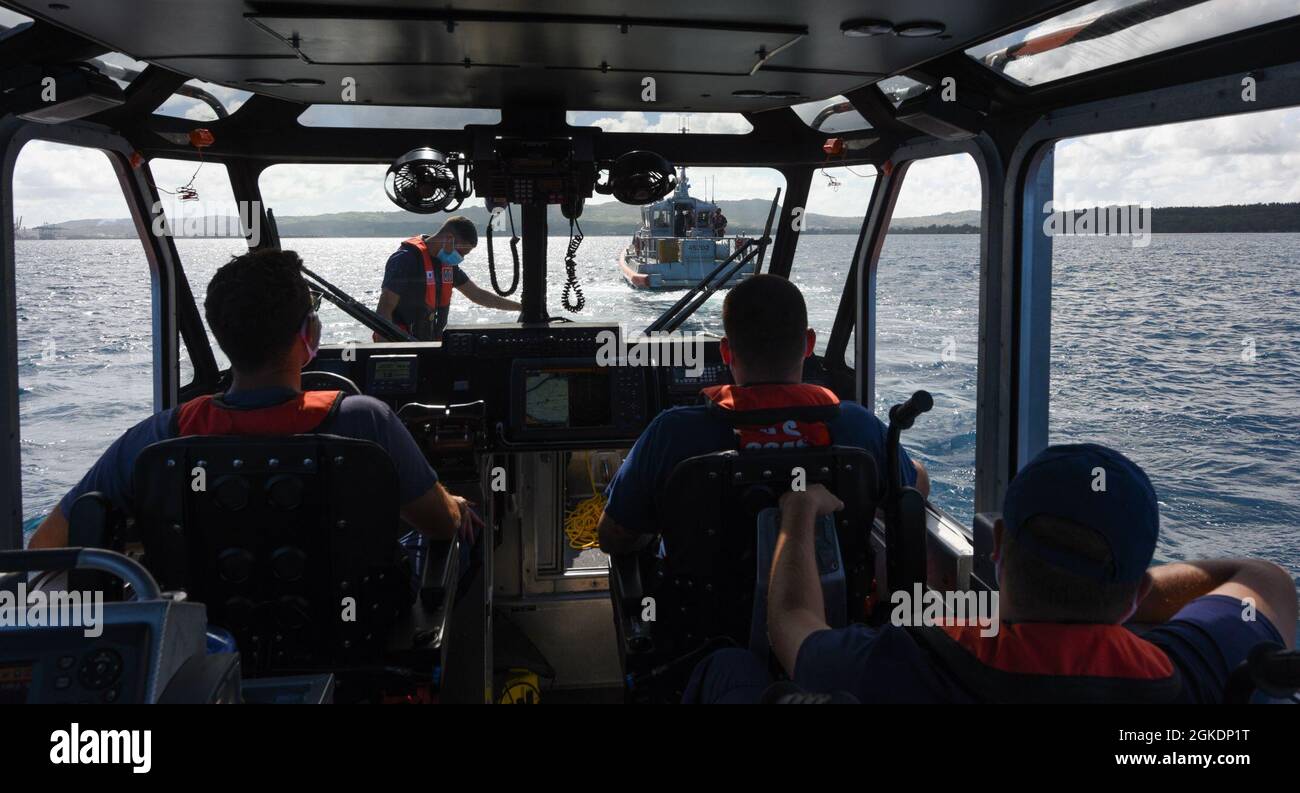 APRA HARBOR, Guam (Mar. 23, 2021) A U.S. Coast Guard 29-ft Response ...