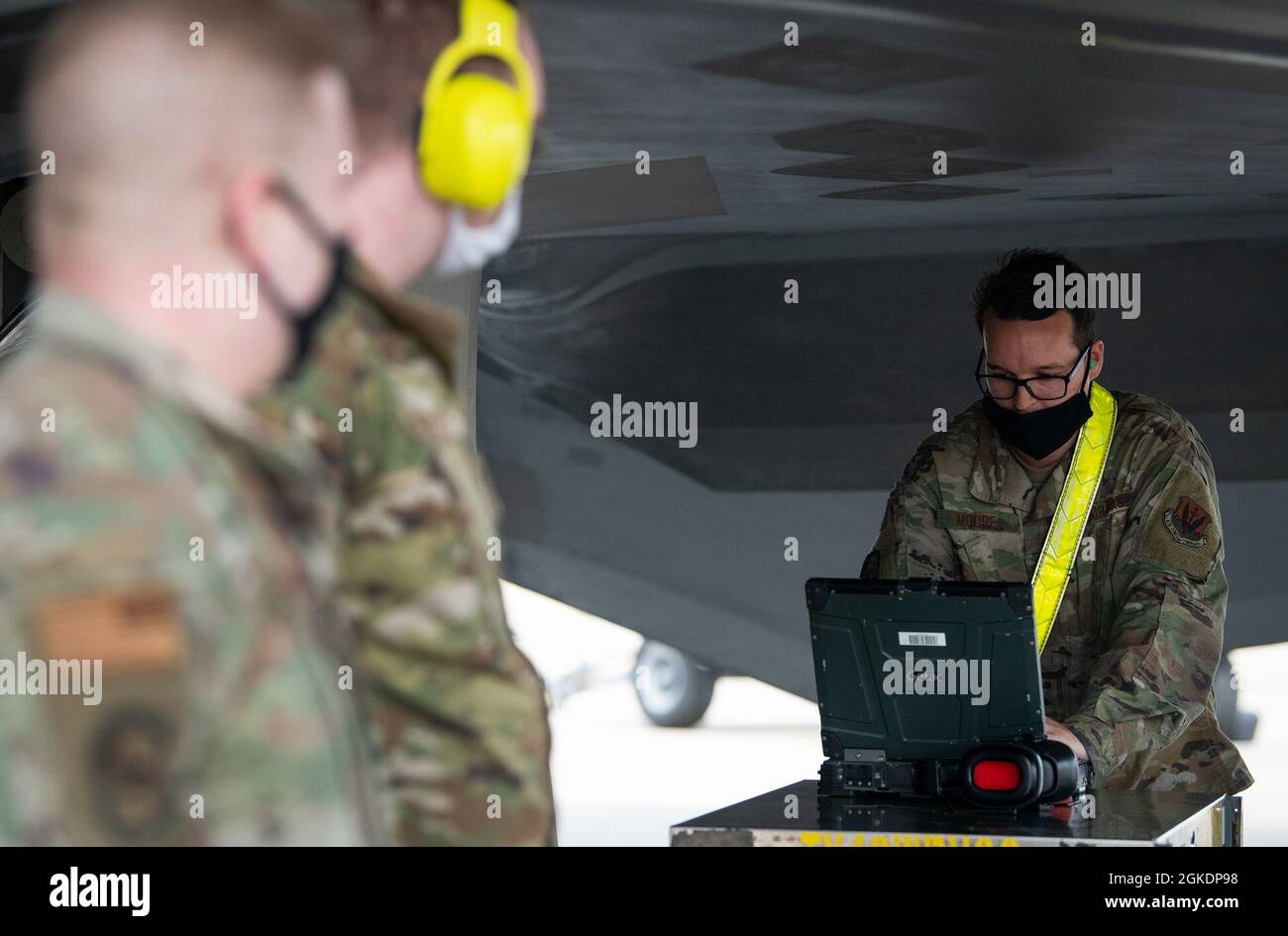 325th aircraft maintenance squadron hi-res stock photography and images ...
