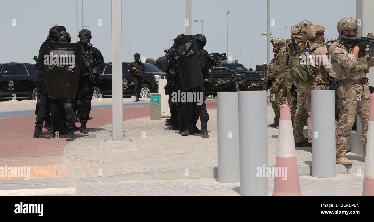 U.S. and Qatari Special Operations Forces prepare to enter a building ...