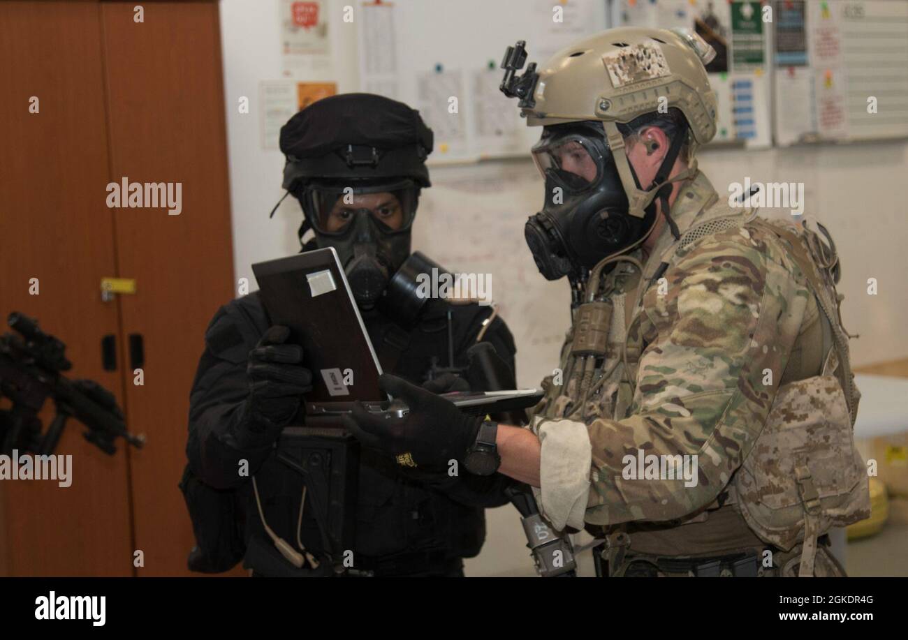 A U.S. Special Operations Forces members and a Qatari Special Forces ...