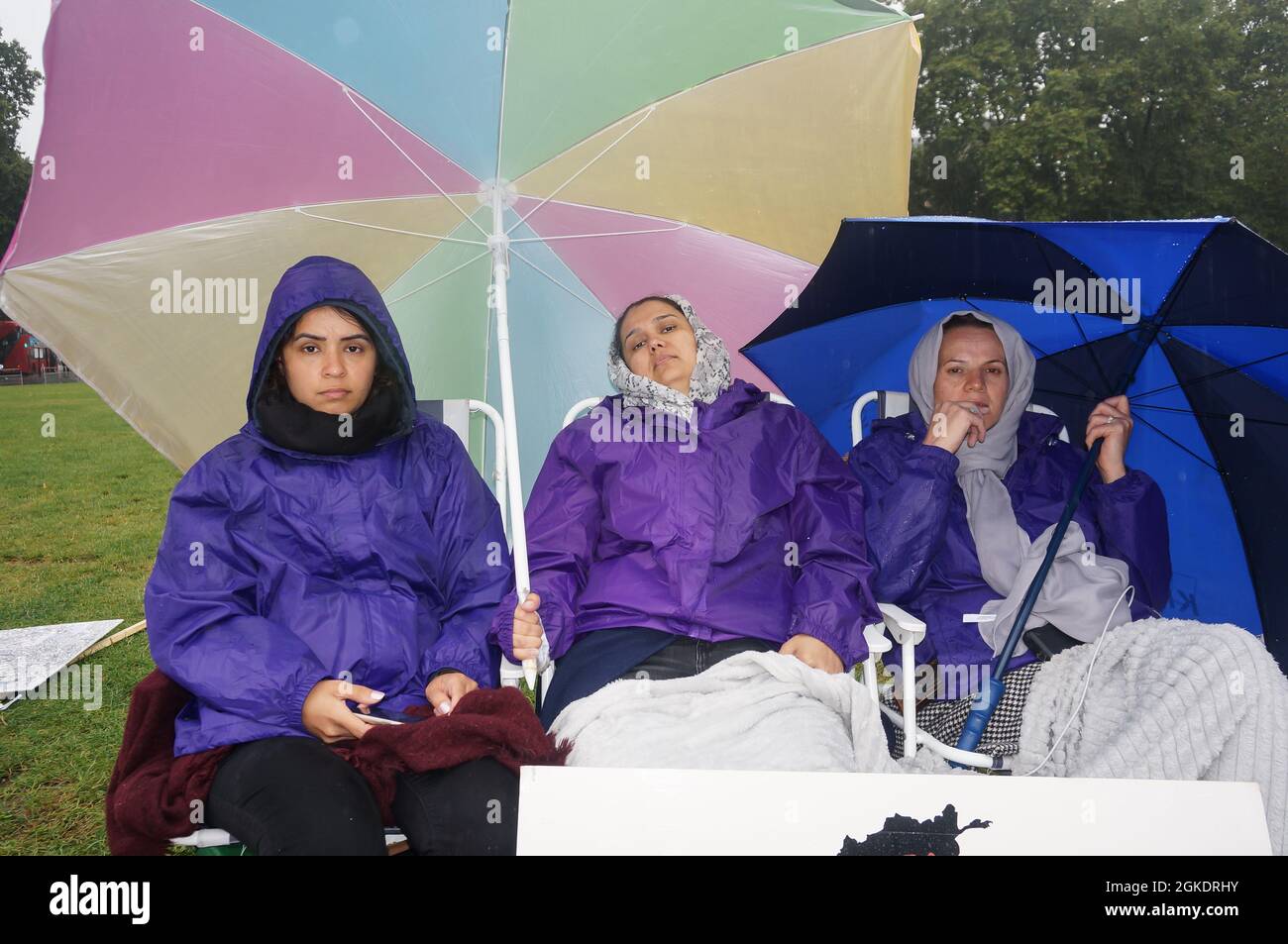 Sit in the rian hi-res stock photography and images - Alamy