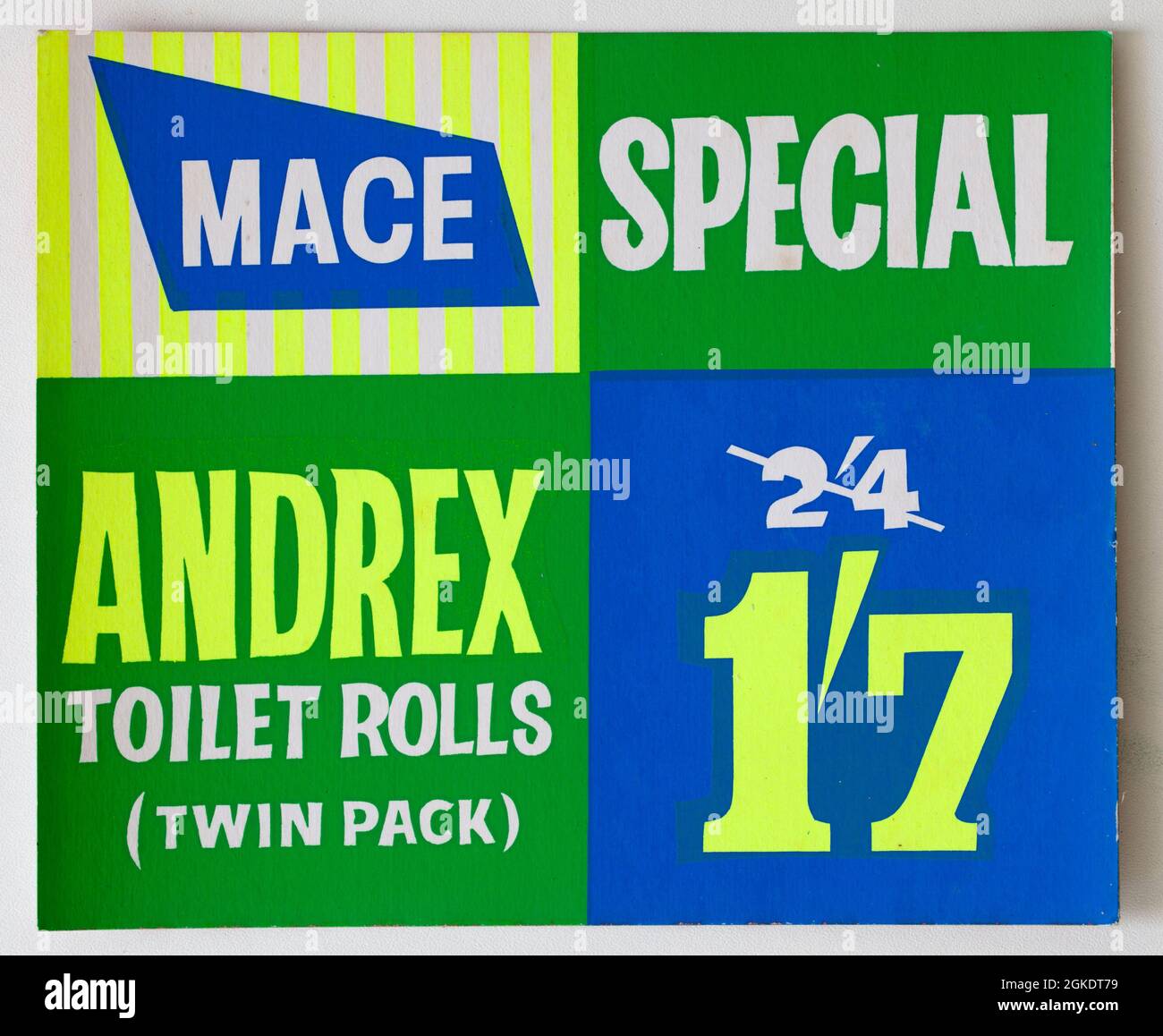 Andrex toilet rolls advert hi-res stock photography and images - Alamy