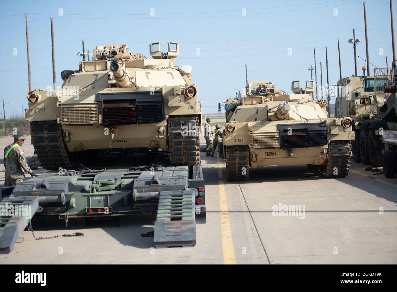 Guardsmen with the 278th Armored Cavalry Regiment work to relocate M1A1 ...