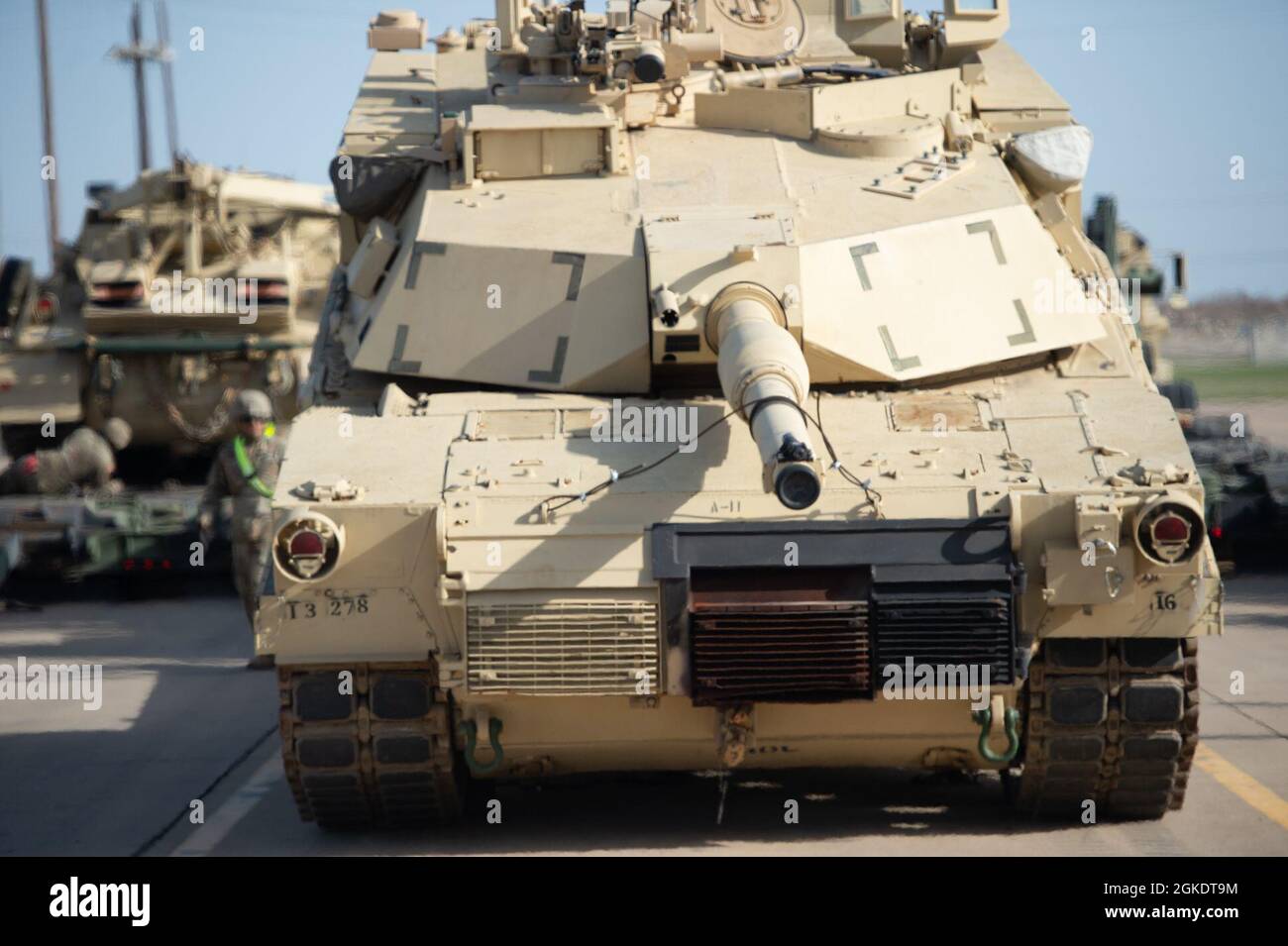 Guardsmen with the 278th Armored Cavalry Regiment work to relocate M1A1 ...