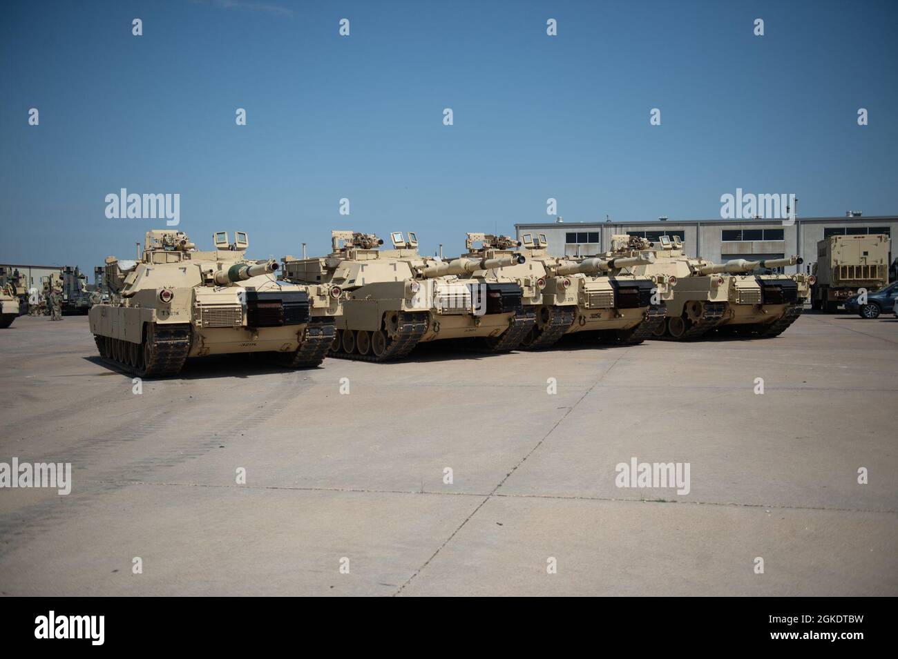 Guardsmen with the 278th Armored Cavalry Regiment work to relocate M1A1 ...