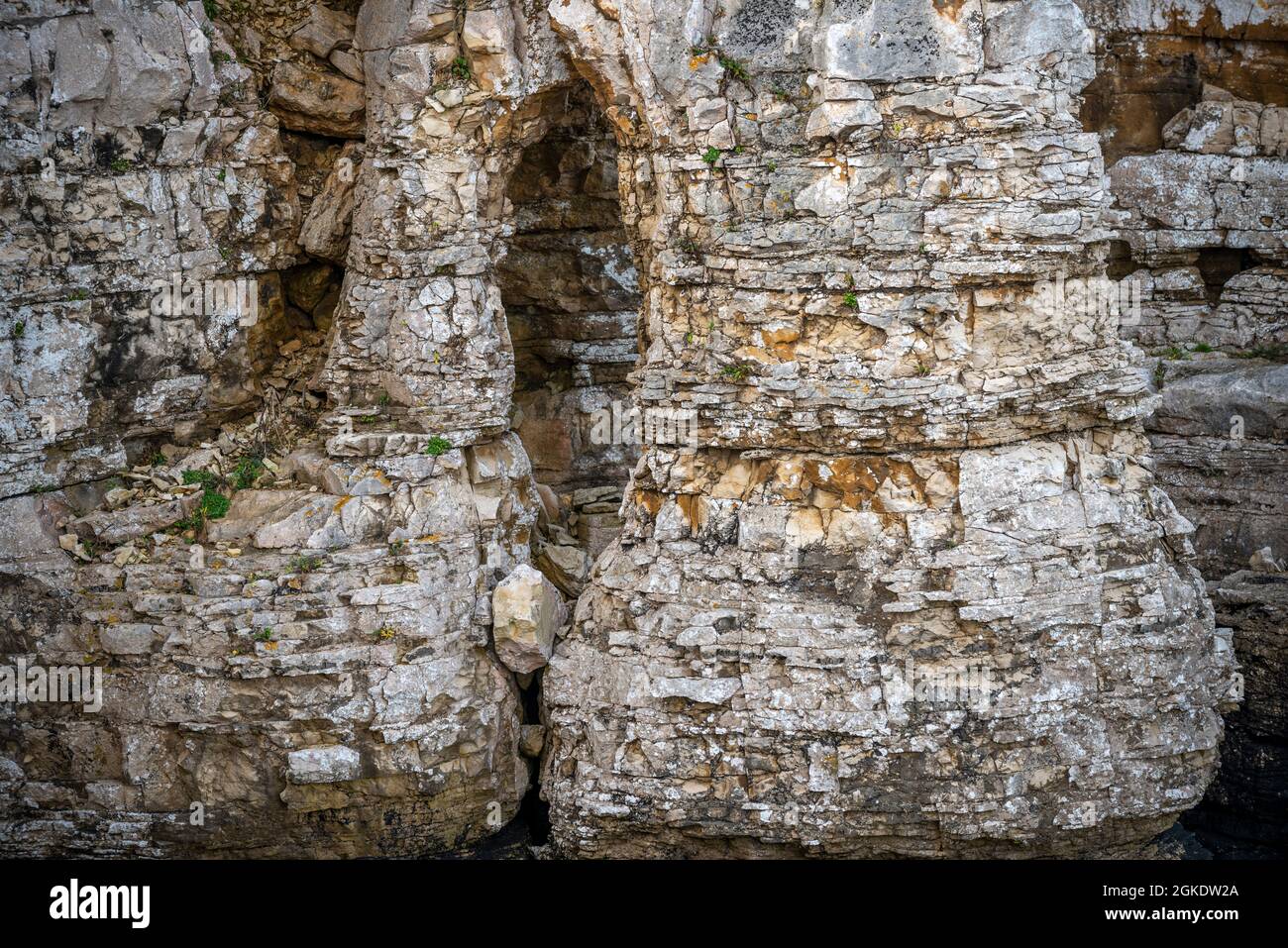 Stone wall of a cliff. Vector stone texture background Stock Photo - Alamy
