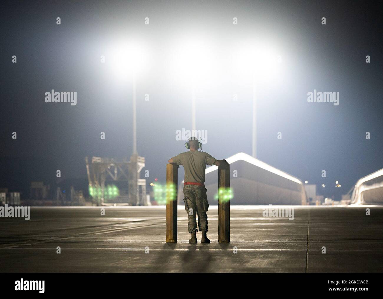 Aircraft chocks hi-res stock photography and images - Alamy