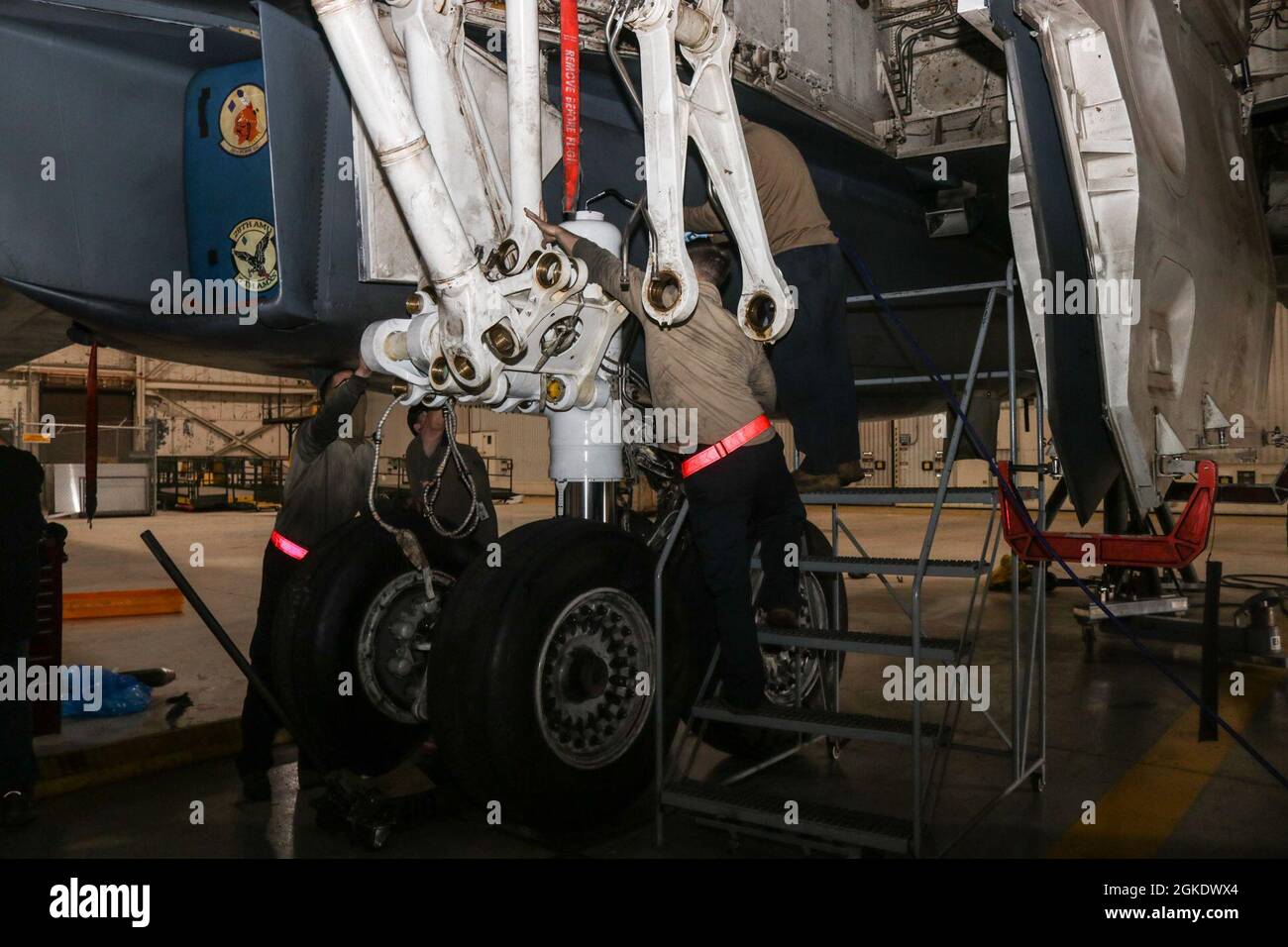 Main landing gear strut hi-res stock photography and images - Alamy