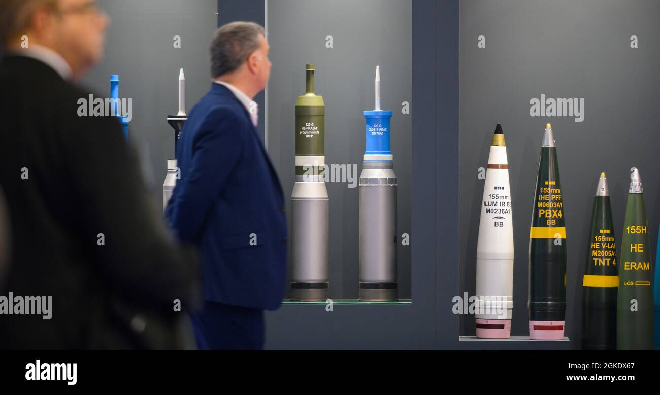 Pbx4 explosive shell hi-res stock photography and images - Alamy