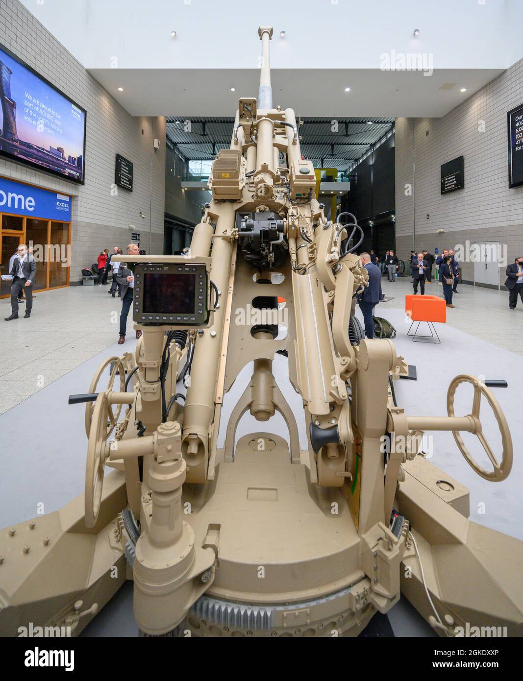 Largest howitzer hi-res stock photography and images - Alamy