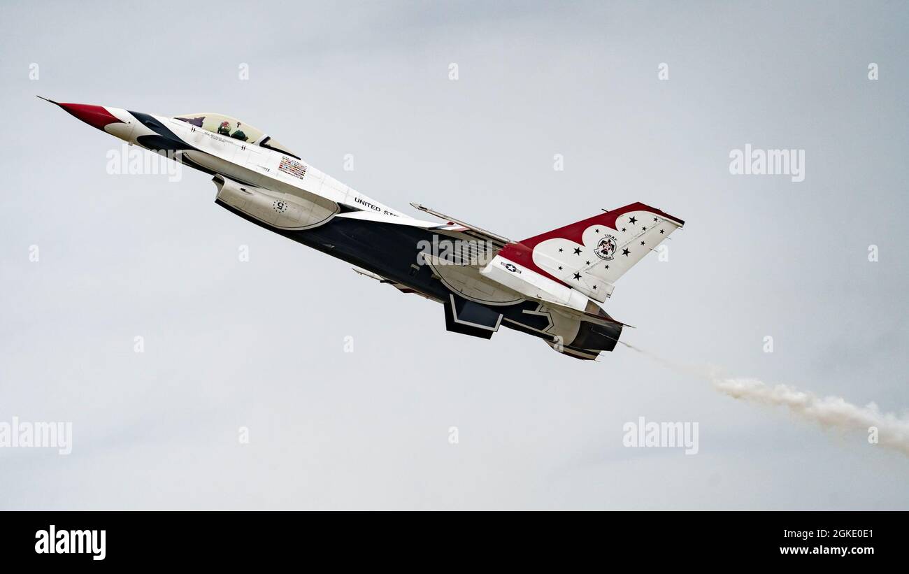 U.S. Air Force Thunderbirds train and present to Gen. Mark D. Kelly ...