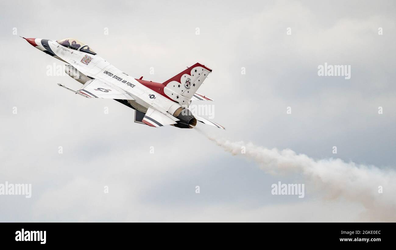 U.S. Air Force Thunderbirds train and present to Gen. Mark D. Kelly ...