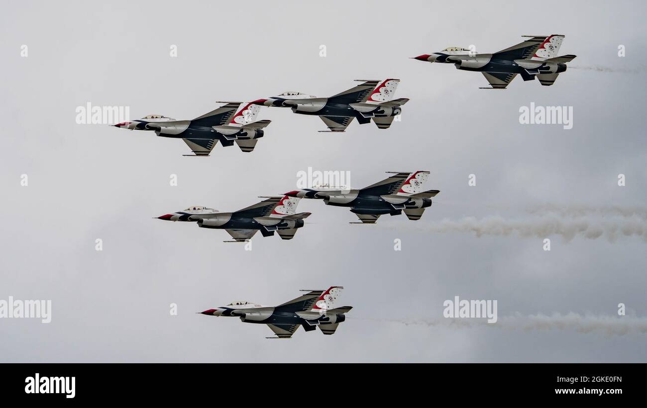 U.S. Air Force Thunderbirds train and present to Gen. Mark D. Kelly ...