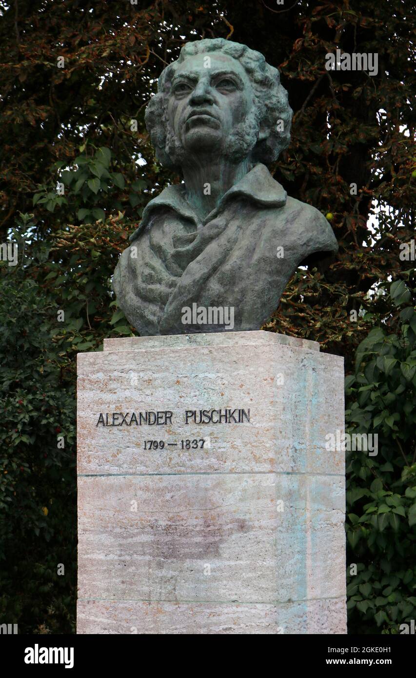 Puschkin denkmal hi-res stock photography and images - Alamy