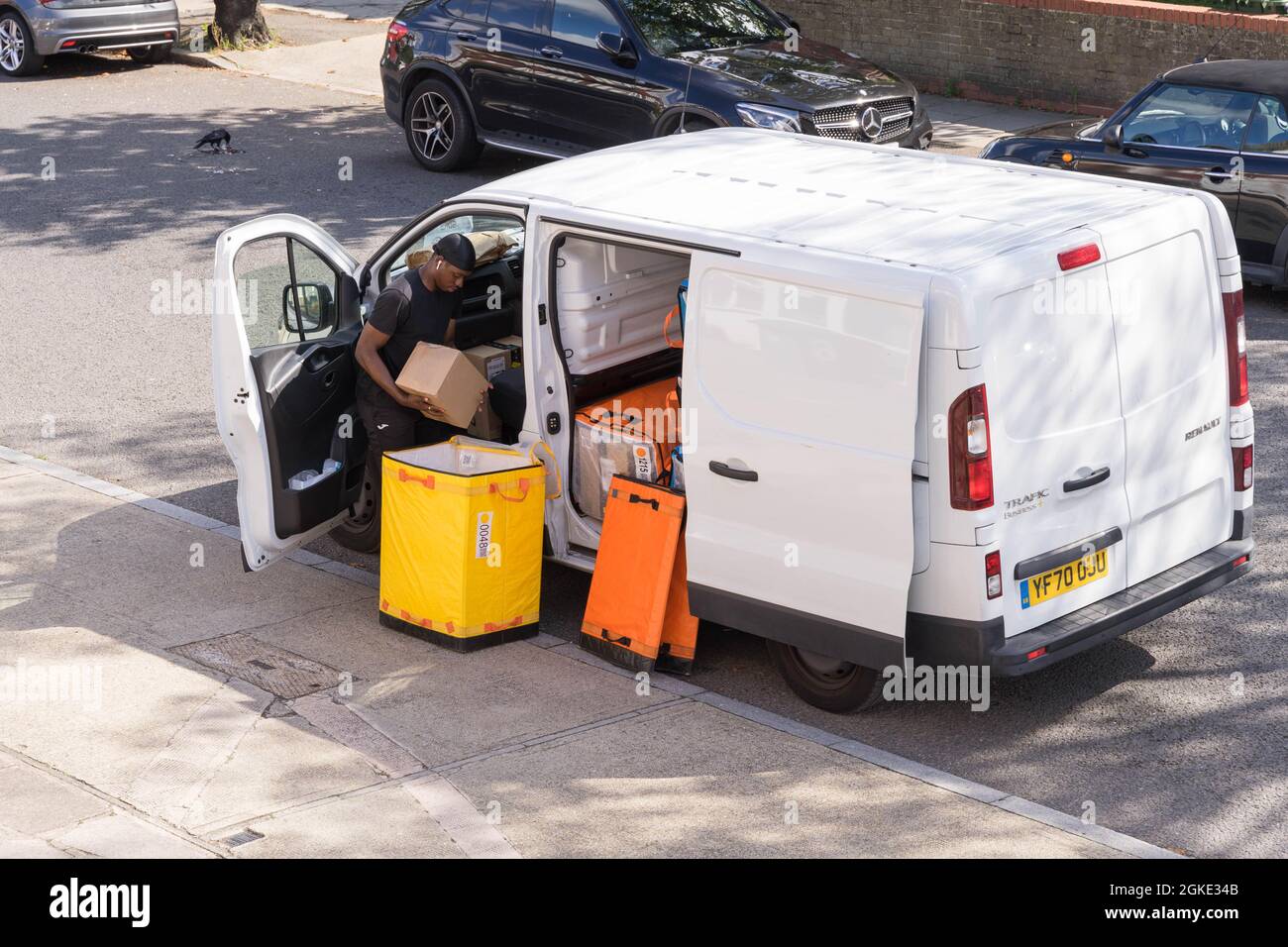 Parcel van trolley hi-res stock photography and images - Alamy