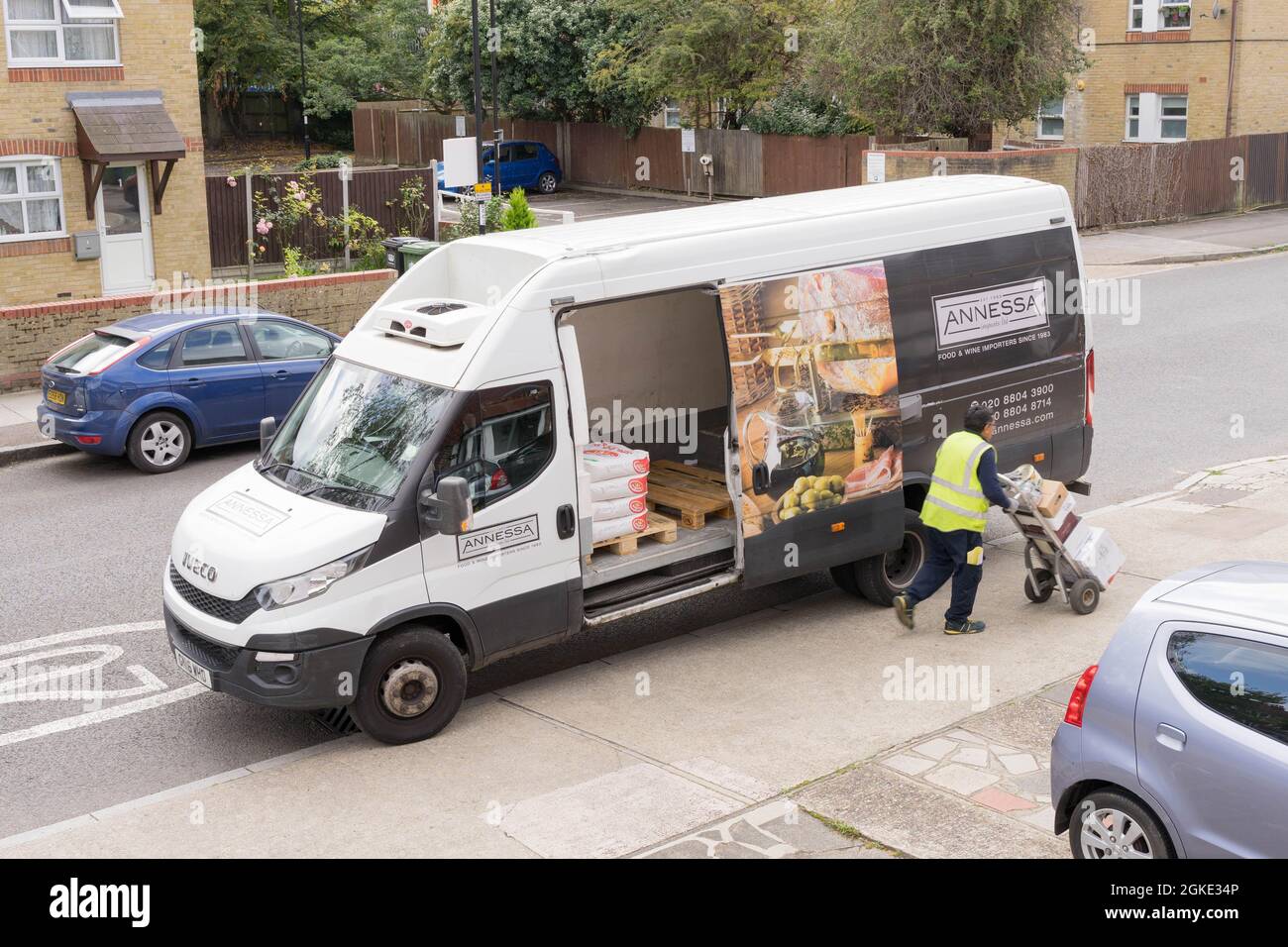 Food delivery truck driver hi-res stock photography and images - Alamy