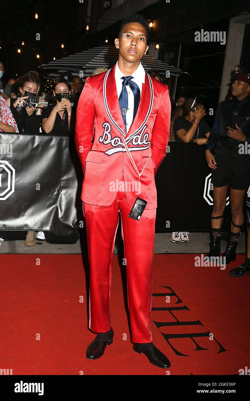 departs from The Mark Hotel for The Metropolitan Museum Costume ...