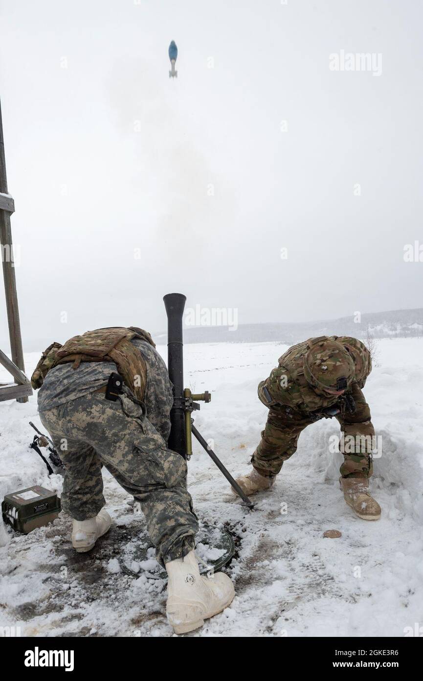 Army mortarmen assigned to Headquarters and Headquarters Company, 3rd ...