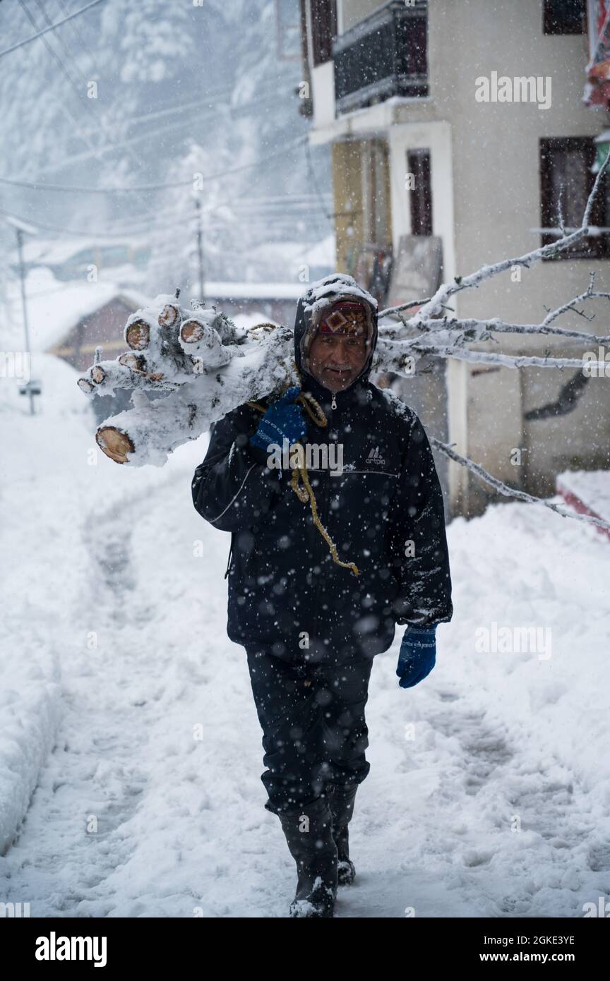 Back street scene manali hi-res stock photography and images - Alamy