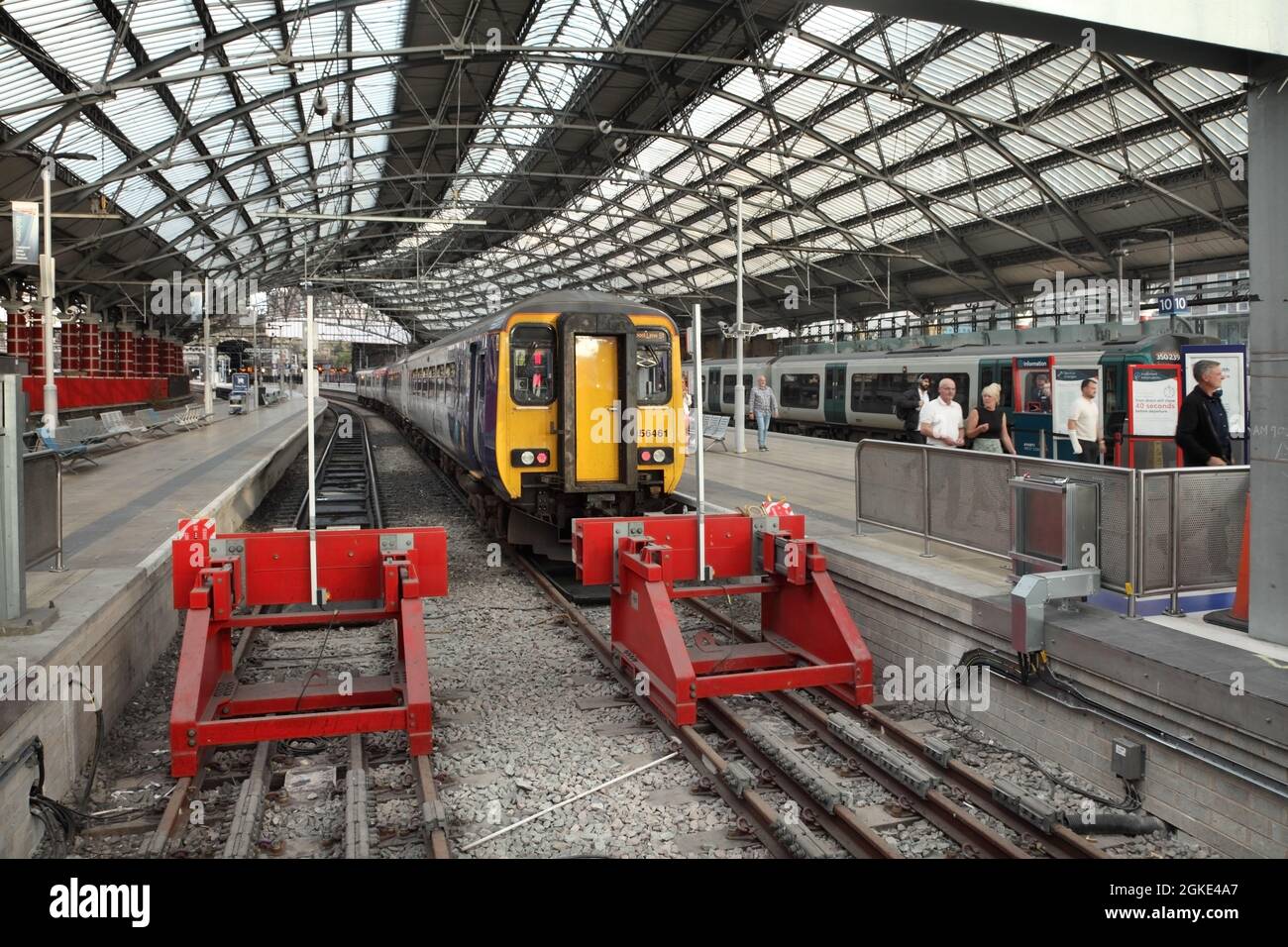 Northern rail class 156 diesel multiple unit hi-res stock photography and images - Alamy