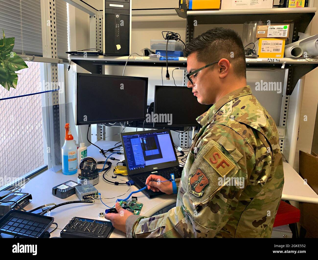 Task support unit hi-res stock photography and images - Alamy
