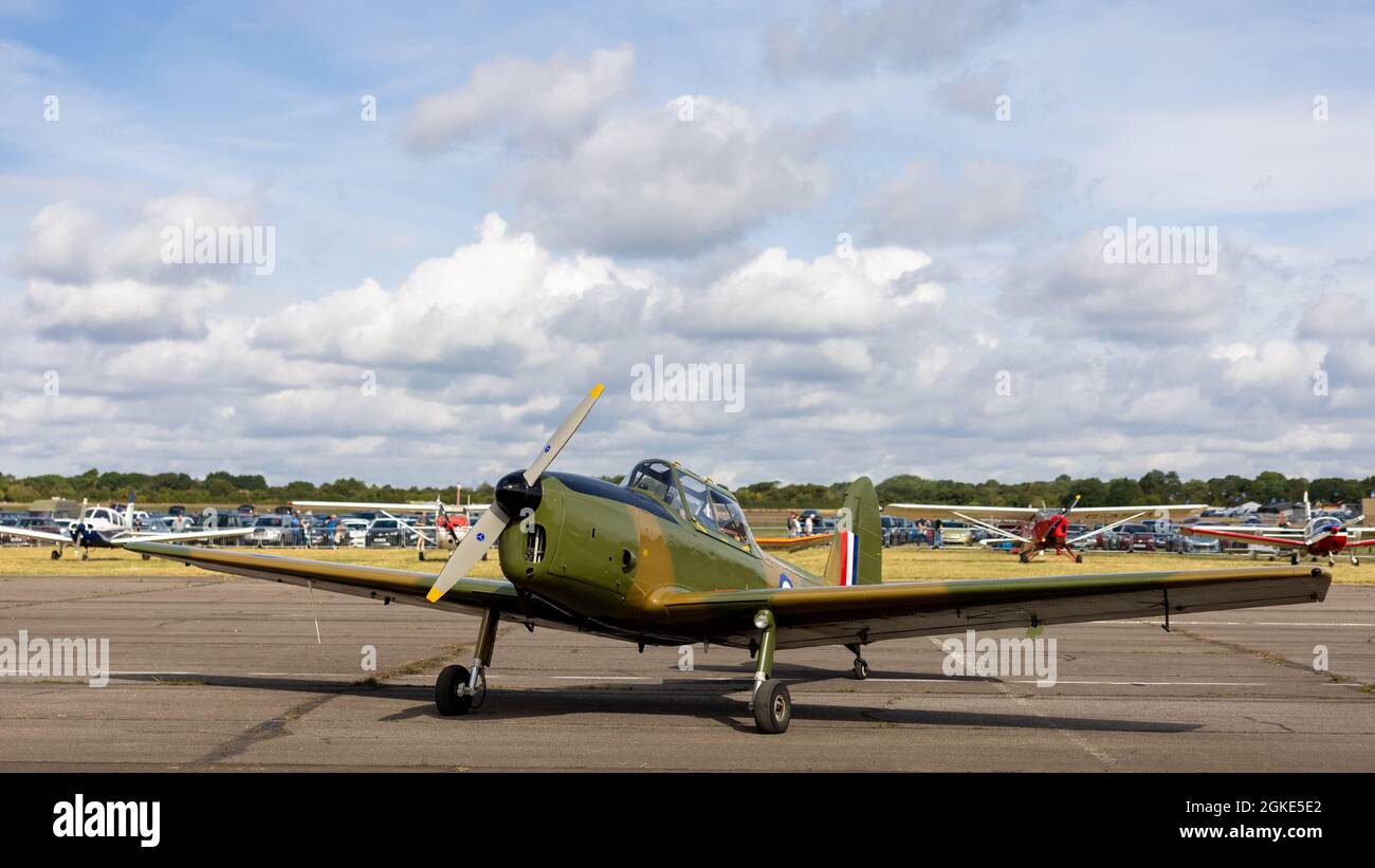 1952 de havilland dhc 1 chipmunk hi-res stock photography and images ...